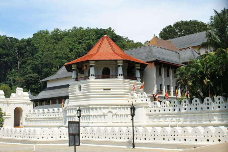 Sri Lanka 4-Day Private Tour: From lion rock- Sacred Temples - FAQs