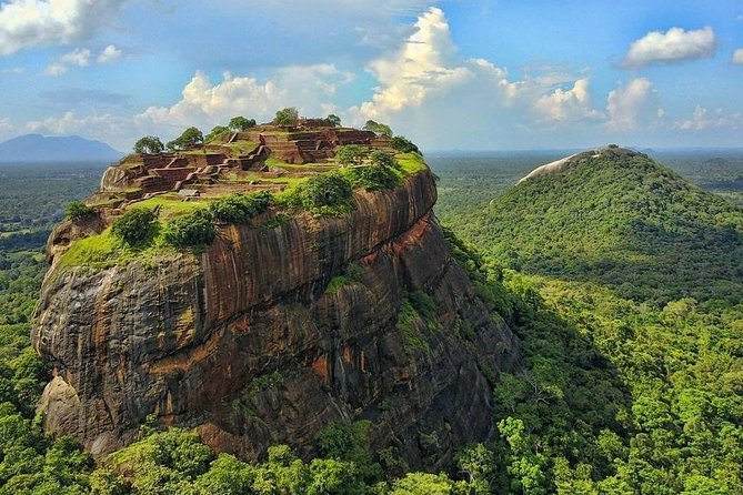 Sri Lanka highlights in 6 days - Day 1: UNESCO’s Sigiriya Rock Fortress