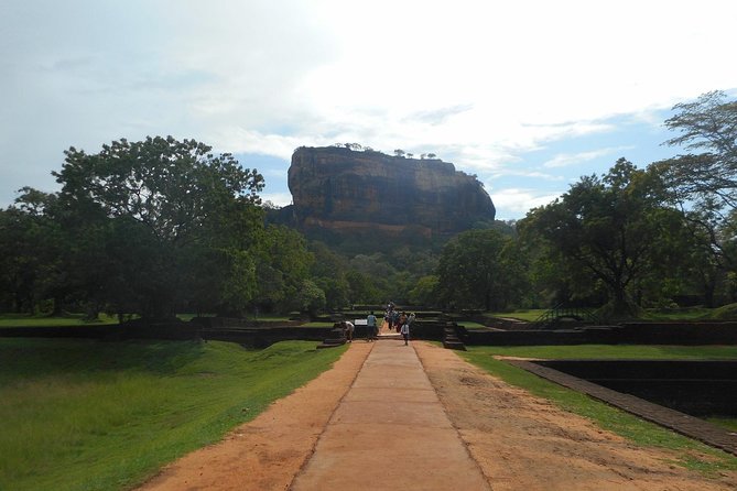 Sri Lanka Tour in 8 Days - Day 5: Scenic Train Ride and Ella’s Attractions