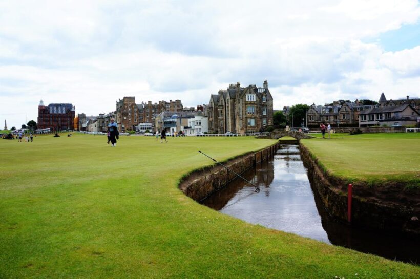 St Andrews and Falkland Palace Tour from Edinburgh - Transportation and Group Size