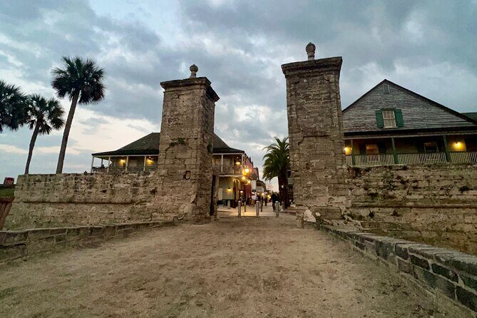 St. Augustine Ghost Tour on Premium Golf Cart with PiCk Up - In The Sum Up