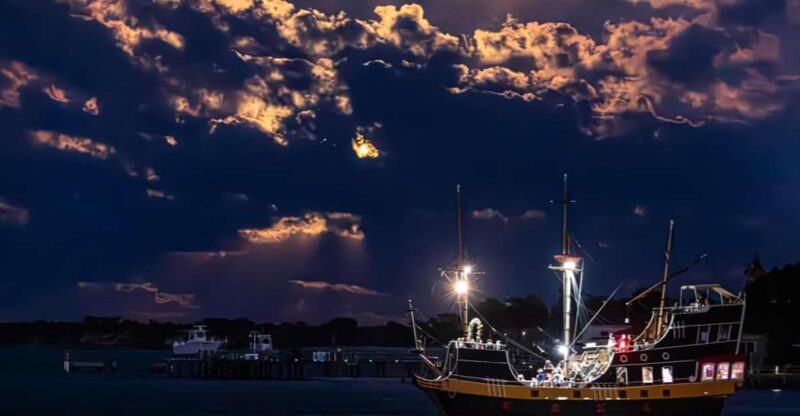 St. Augustine: The Black Raven Rum Runners Pirate Show (21+) - Drinks and Atmosphere