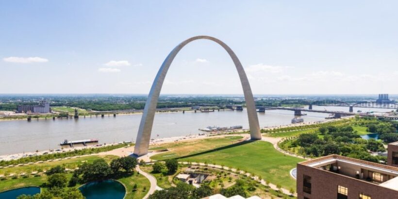 St. Louis Premium Driving Tour with Helicopter Ride & Cruise - Who is this tour ideal for?