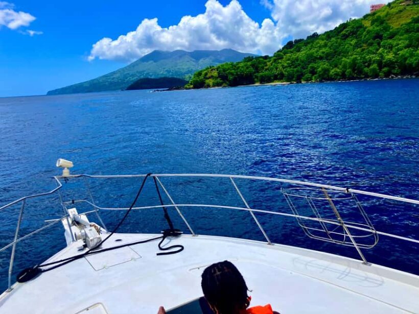 St. Vincent: Western Coast Boat Tour with Drinks - Key Points