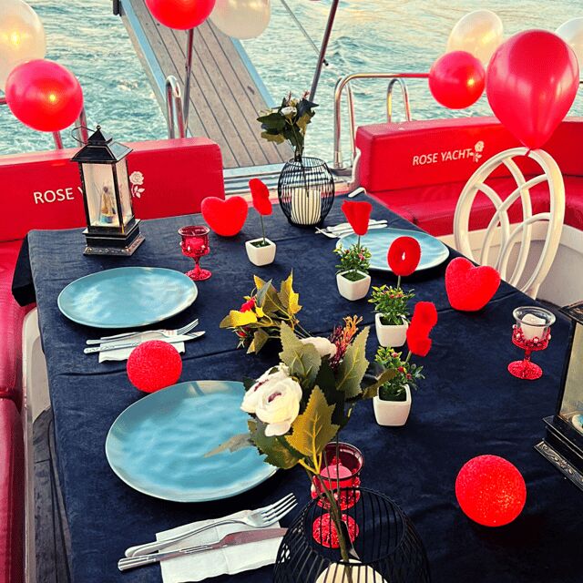 stanbul: Bosphorus Private Yacht Cruise with Tea and Coffee - The Experience of a Private Yacht