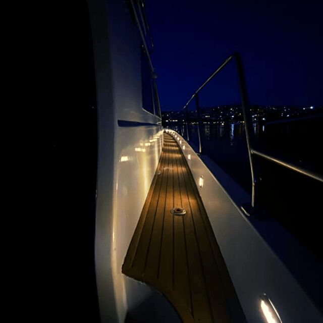 stanbul: Bosphorus Private Yacht Cruise with Tea and Coffee - Pricing and Value