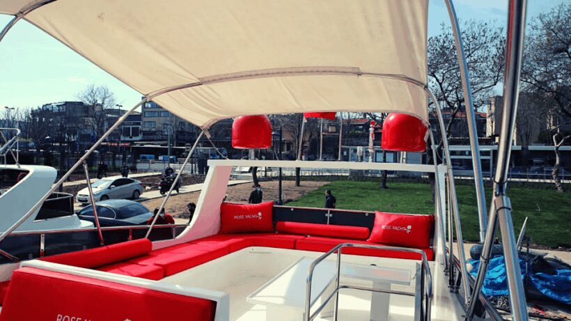 stanbul: Bosphorus Private Yacht Cruise with Tea and Coffee - The Meeting Point and Logistics