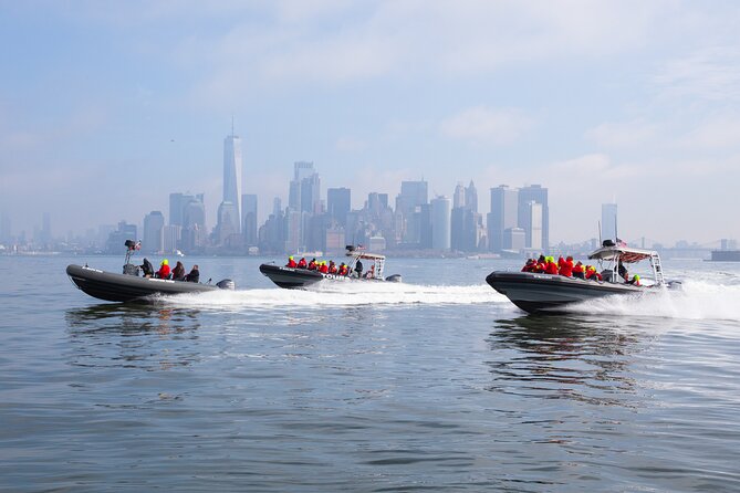 Statue of Liberty and Brooklyn Bridge Boat Tour - Capturing the Manhattan Skyline