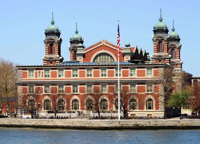 Statue of Liberty and Ellis Island Guided Tour - The Value of a Guided Tour in Context
