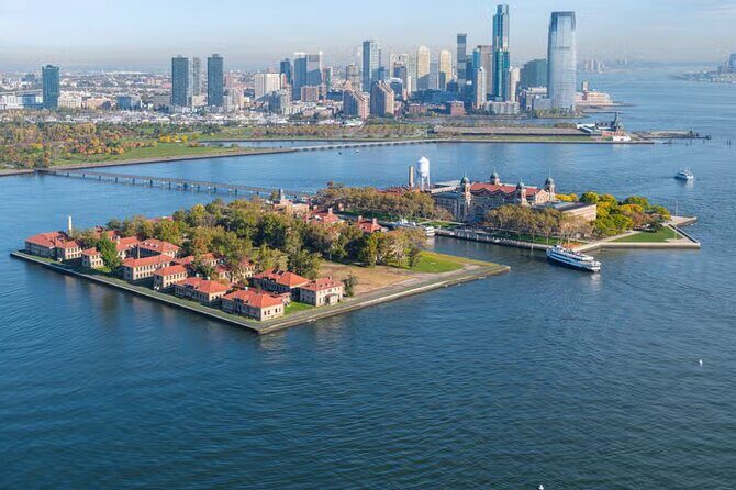 Statue of Liberty and Ellis Island Tour - A Well-Rounded Look at the Statue of Liberty and Ellis Island Tour