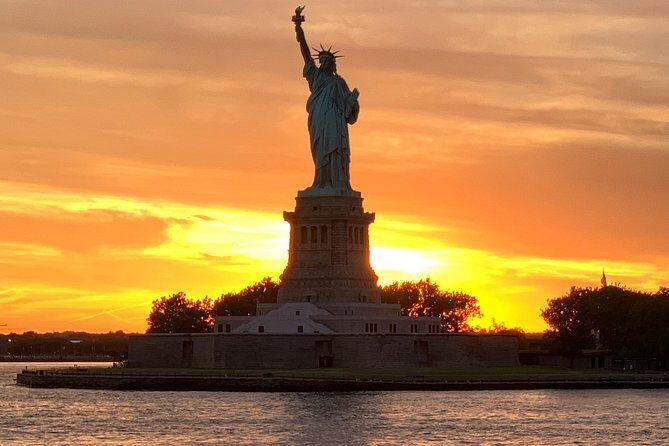 Statue of Liberty Sunset Cruise and New York City Sky Line - Itinerary Breakdown: What You Can Expect