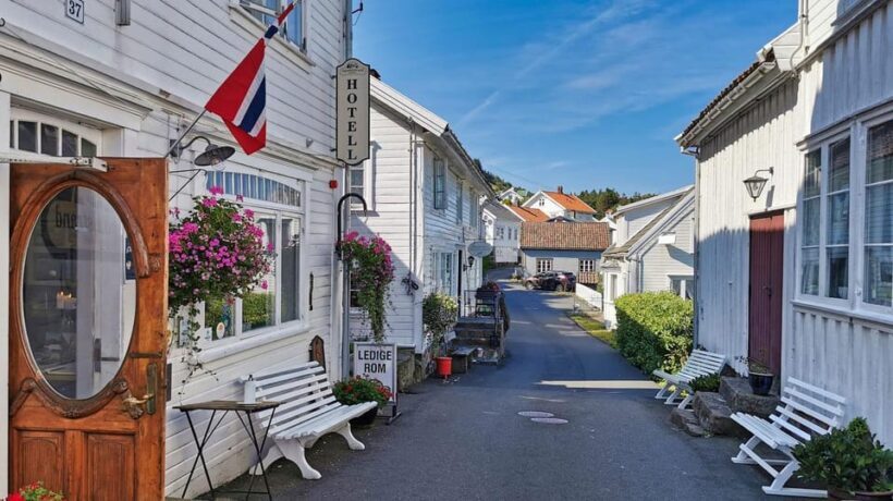 Stavanger: Scenic roatrip, optional hike Brufjell - Sogndalsstrand: A Coastal Gem