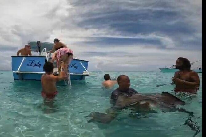 Stingray City Sandbar 3.5 hr Snorkel Tour and Seven mile Beach - FAQs