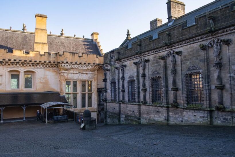Stirling Castle: Skip-the-Line Guided Tour in Spanish - FAQs
