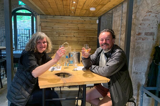 Stirling Wee Walk and A Gin - The Distillery Experience: From Streets to Spirits