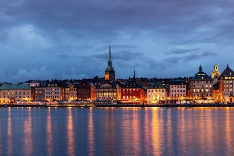 Stockholm: Must-See Attractions Walking Tour with a Guide - Key Points
