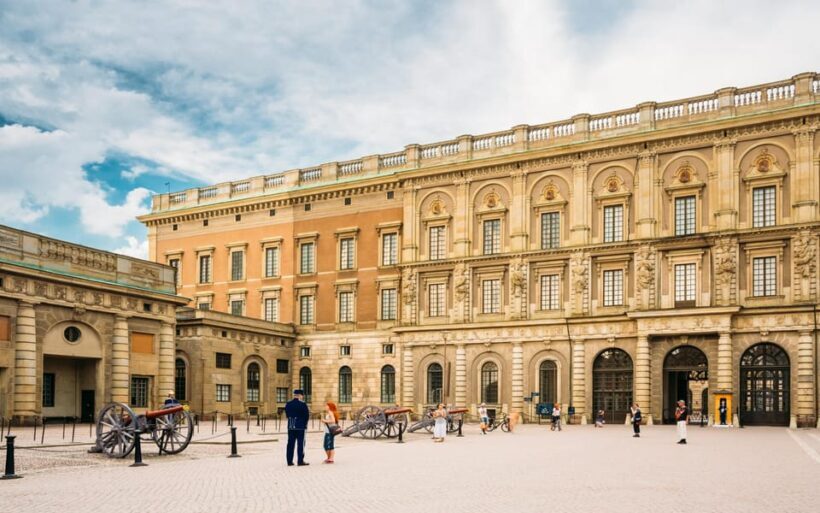 Stockholm: Old Town Highlights Private Walking Tour - Key Points