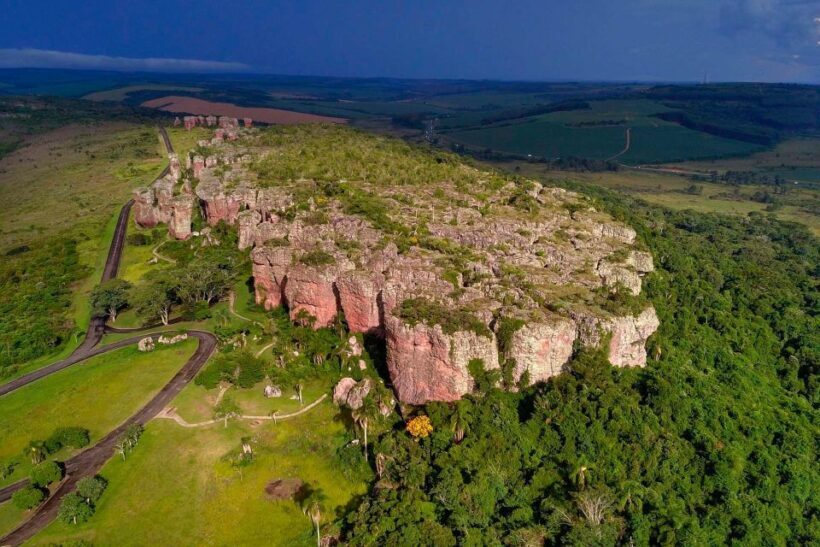 Stone and Nature: Vila Velha and Buraco do Padre, Paraná - A Journey Through Paraná’s Natural Wonders