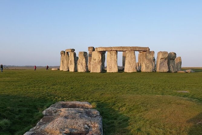 Stonehenge & Bath Private Drivertours - Enjoy a Country Pub Lunch