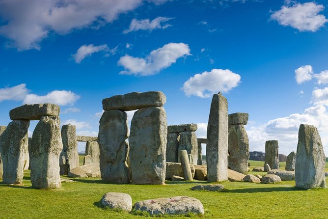 Stonehenge Half-Day Tour From London With Admission & Snack Pack - Exploring the Stonehenge Site