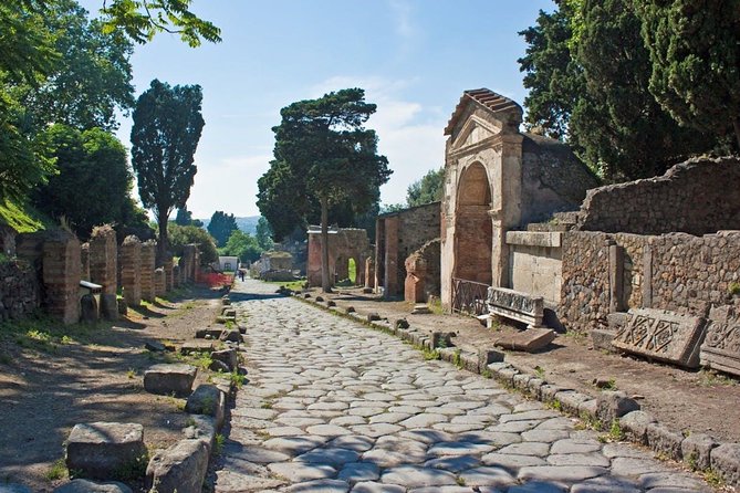 Stories of Pompeii: Small Group Tour With Archeology Expert Guide - Key Sites to Explore in Pompeii