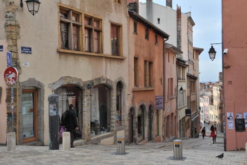 Storytelling Tour of Croix-Rousse - Navigating the Traboules