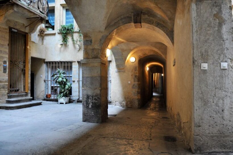 Storytelling tour of the Vieux-Lyon in French - Key Points