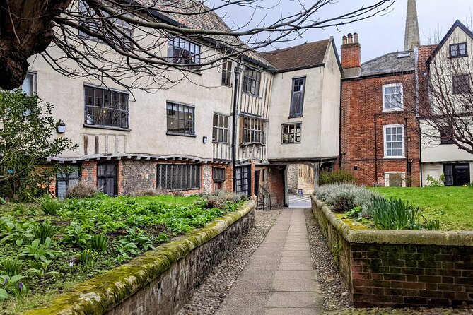 Stranger in Norwich Self-Guided Tour and Exploration Game - Navigating the Exploration Game