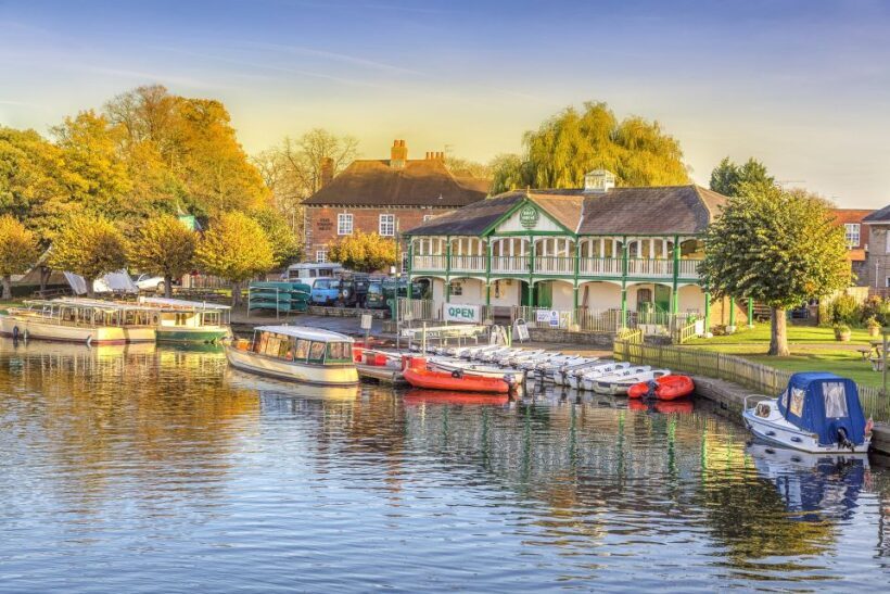 Stratford-Upon-Avon: The Famous Walk Talk Show - Key Points