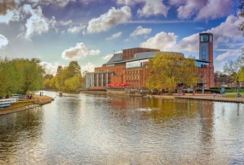 Stratford-Upon-Avon: The Famous Walk Talk Show - A Deep Dive into the Experience