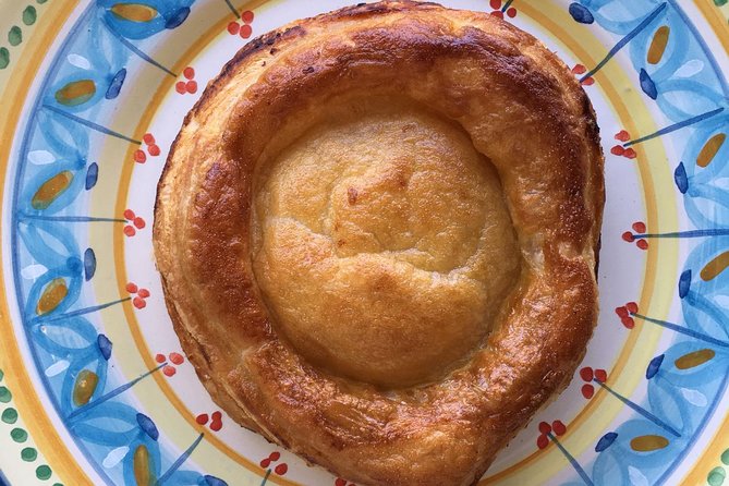 Street Food Tour of Lecce & City Sightseeing With Local Guide - Tour Logistics and Accessibility