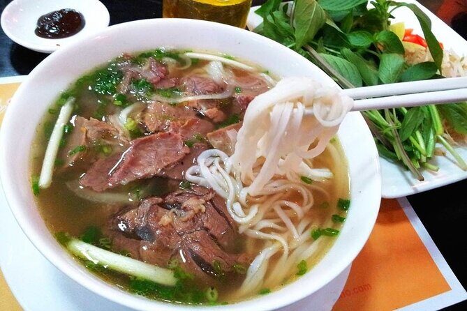Street Food Tour with Hanoian Snacks - Discovering Hanoi’s Street Food: What to Expect