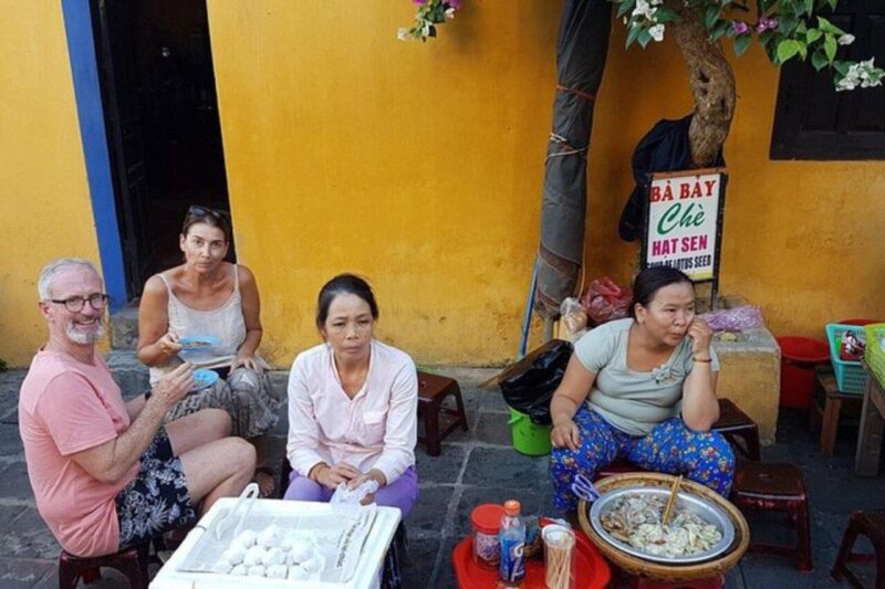 Street Food Walking Tour in Hoi An with 5 Local Tastings - The Atmosphere and Authenticity