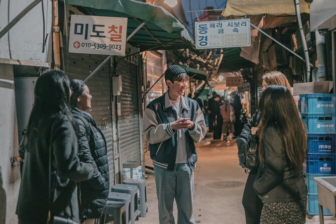 Street photoshoot and Seoul Hidden gem History Walking Tour - The Photography Experience