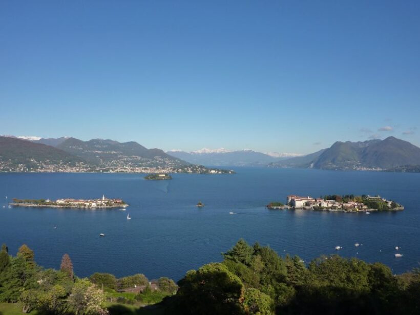 Stresa: Boat Cruise around the Borromean Islands - Luxurious Villas and Scenic Coastline