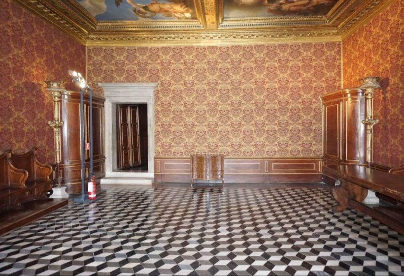 Stroll The Halls of Doge's Palace on a Guided Tour in Venice - Key Points