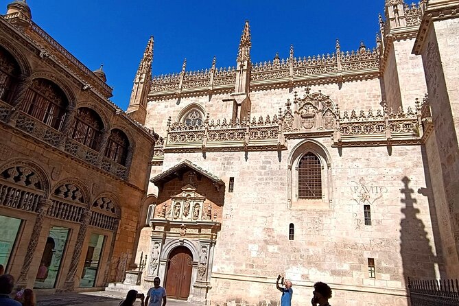 Stroll through Granada: historic center and Albayzín - A Deep Dive into the Granada Walk