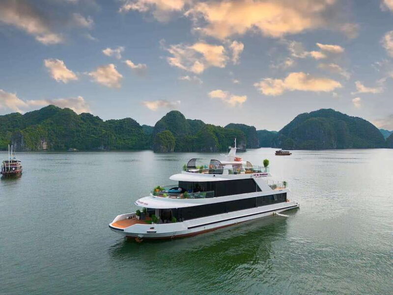 Stunning Lan Ha Bay Sunset Tour on Luxury Cruise, Jacuzzi - What Makes This Tour Stand Out?
