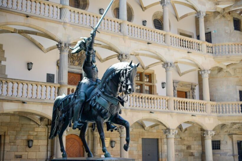 Stuttgart: entertaining guided tour to old town highlights - FAQ