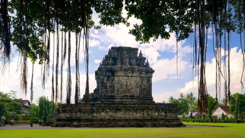 Sunrise at View point,Borobudur Climb up & Village Tour - Mendut Temple: A Close-by Spiritual Beacon