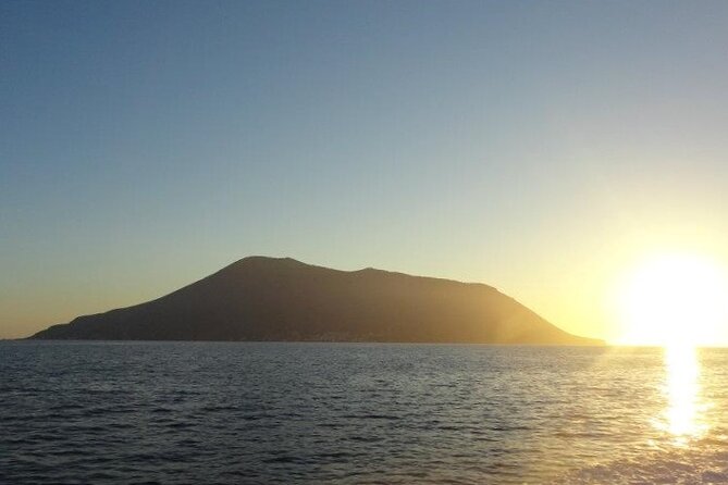 Sunrise boat tour with stop at Vulcano  guided trek available - FAQ