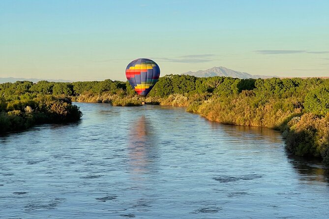 Sunrise Hot Air Balloon Tour in New Mexico - Onboard Amenities and Refreshments