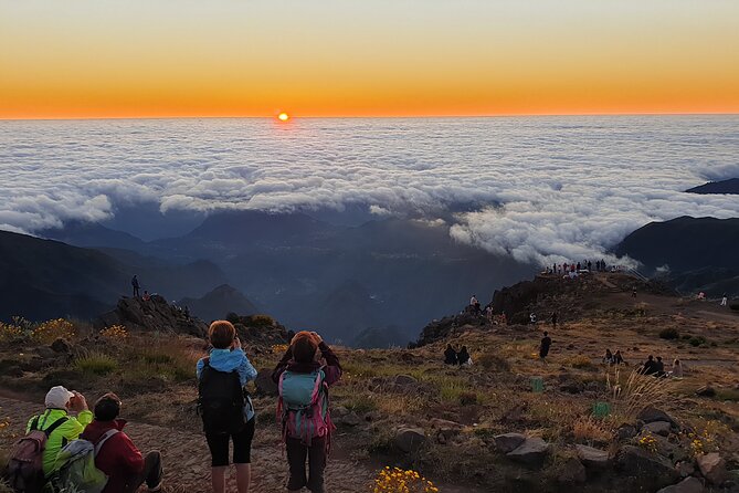 Sunrise in Areeiro Peak - Key Points