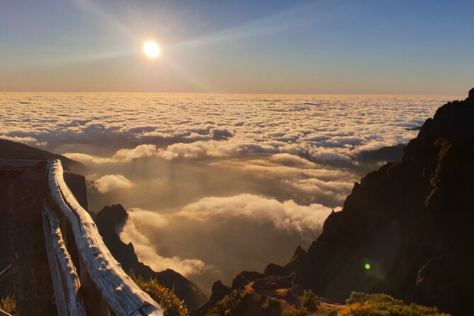 Sunrise in Areeiro Peak - Accessibility and Participation Requirements