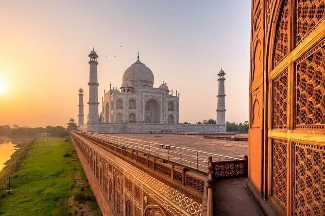 Sunrise Taj Mahal, Agra Fort, Sikh Temple and Moonlit Garden Private Tour - Key Points
