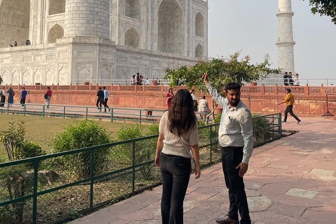 Sunrise Taj Mahal Tour From Delhi - Transportation and Guide Experience