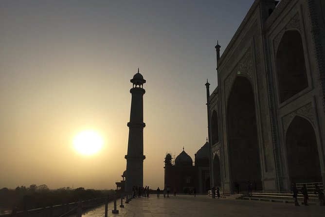 Sunrise Taj Mahal Tour With Female Tour Guide - FAQ
