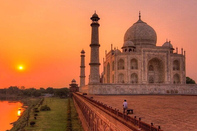 Sunrise Visit to the Taj Mahal and Agra Day Excursion from Delhi - Shopping and Craft Demos