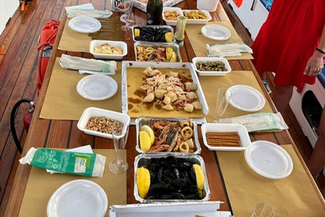 Sunset aperitif on a boat in Scilla - Key Points