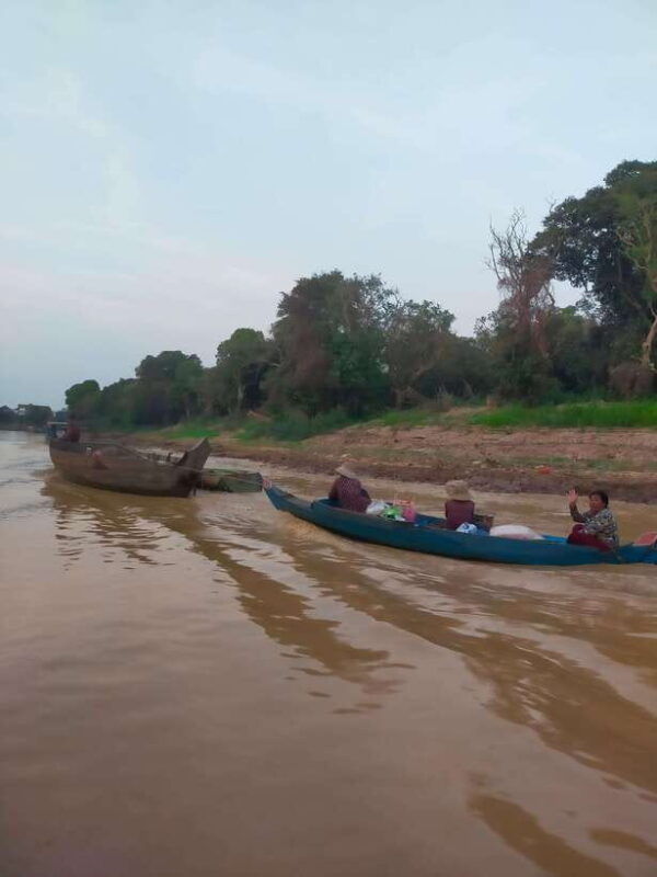 Sunset at the Floating Village on the Gigantic Lake - Authenticity and Traveler Feedback